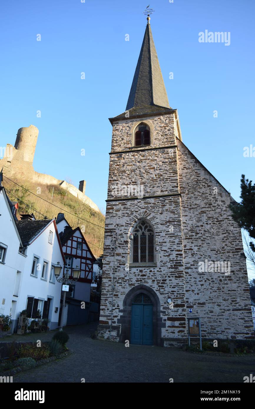 church in Monreal with a narrow street and the castle Löwenburg Stock ...