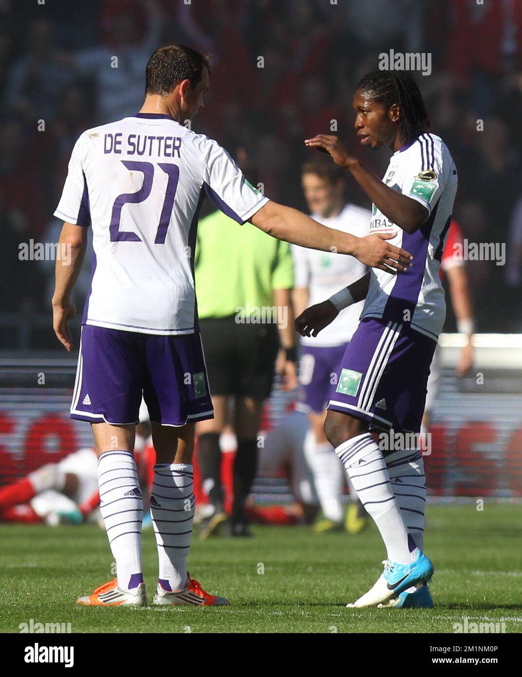 20121007 - LIEGE, BELGIUM: Anderlecht's Tom De Sutter and Anderlecht's Dieumerci Mbokani look ...