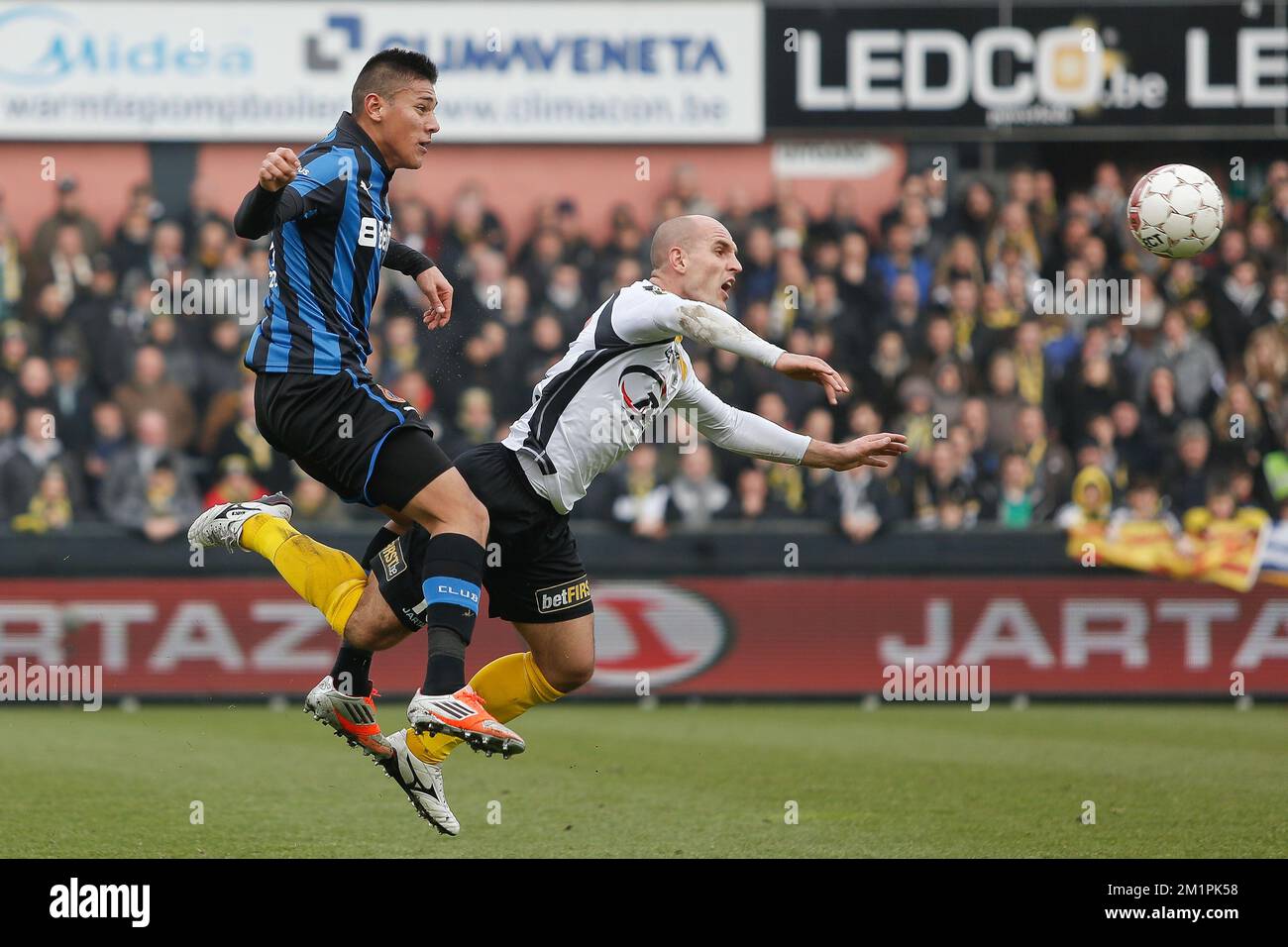 20130217 - LOKEREN, BELGIUM: Club's player Oscar Duarte and Lokeren's ...