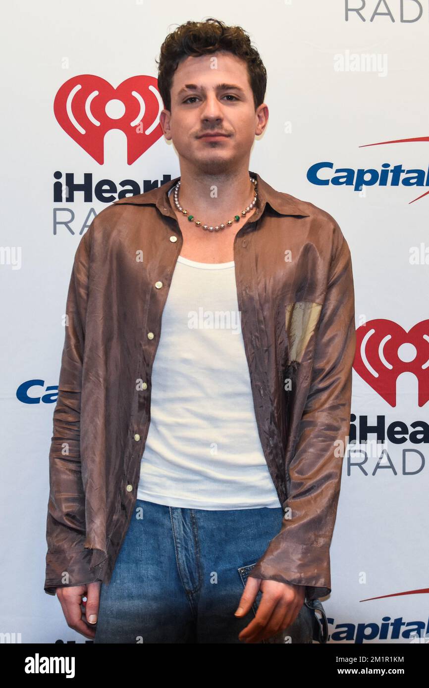 Charlie puth red carpet hi-res stock photography and images - Alamy
