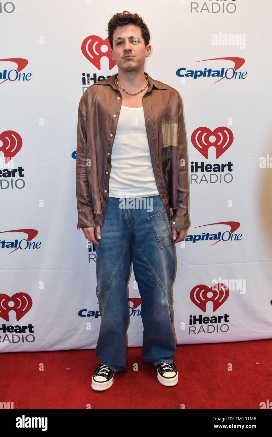 Charlie puth red carpet hi-res stock photography and images - Alamy