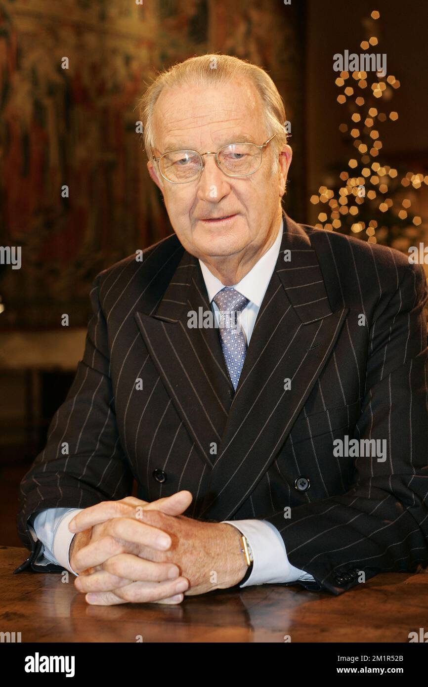 20061219 - BRUSSELS, BELGIUM : King Albert II of Belgium records his ...