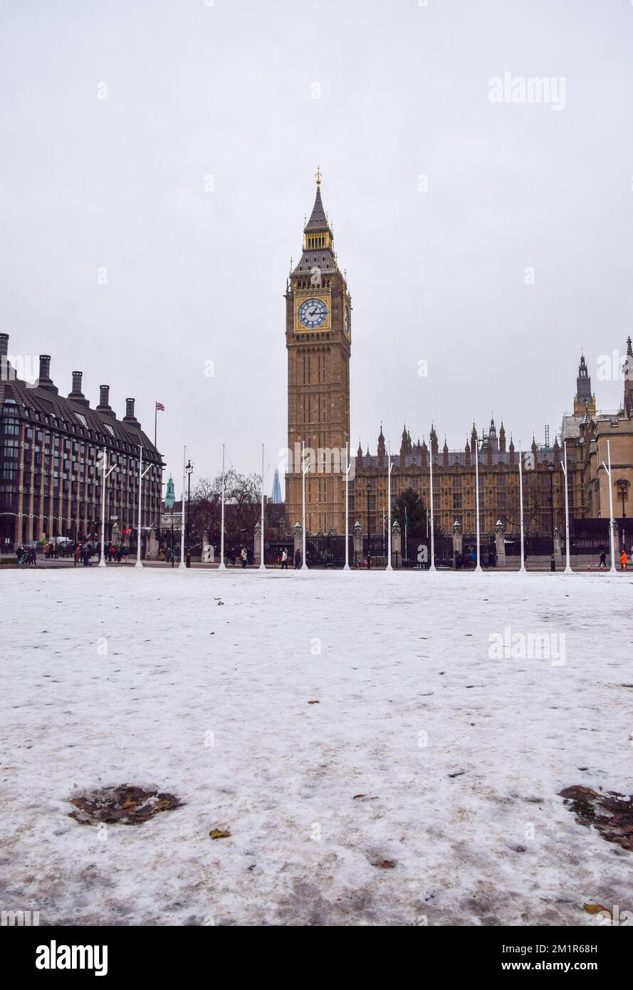 Parliament square london snow hi-res stock photography and images - Alamy
