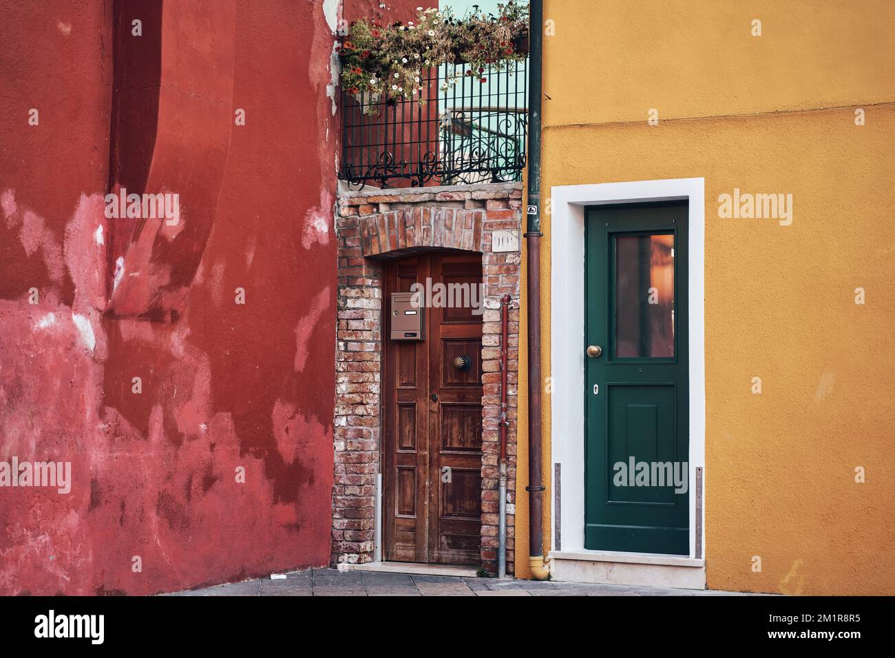 Bright colorful houses and buildings in Burano - streets of venice ...