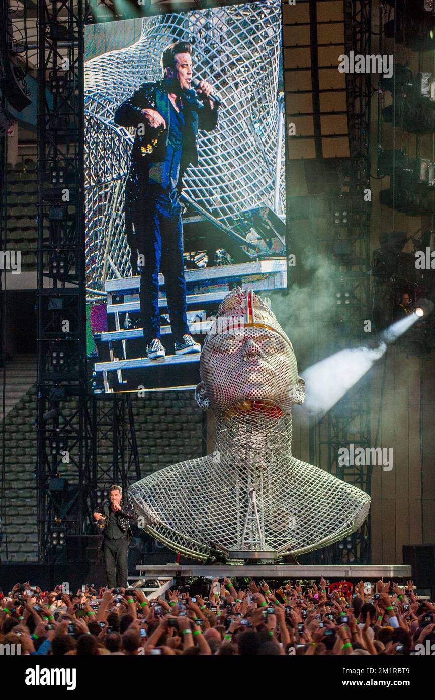 Take the crown robbie williams 2013 hi-res stock photography and images ...