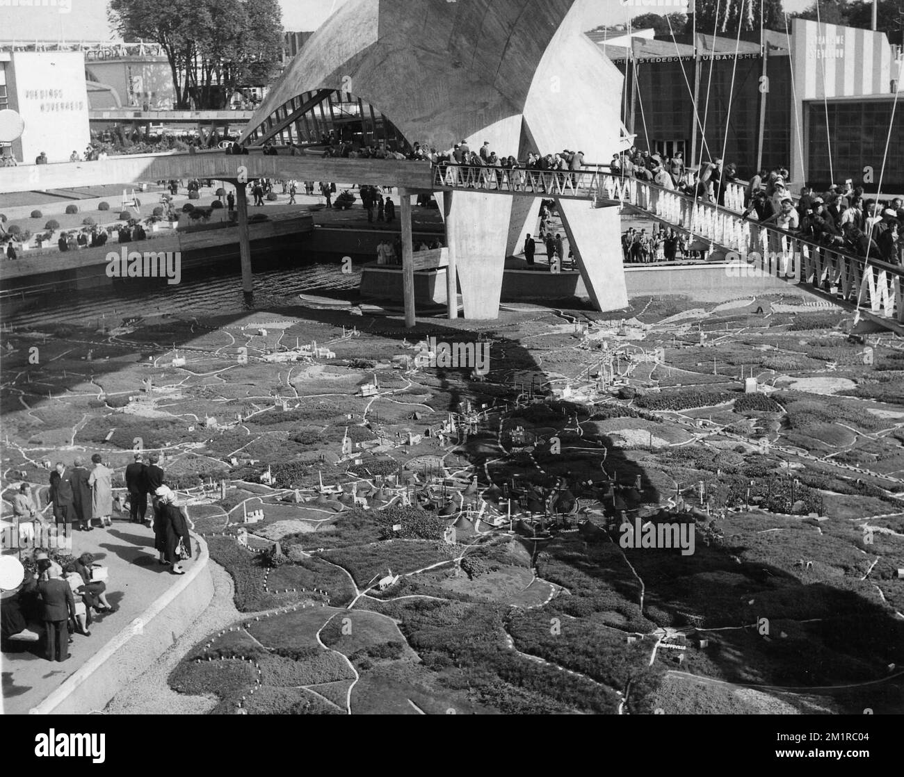 The Arrow of the Civilian Engineering (Génie Civil) at the Expo 58 and ...