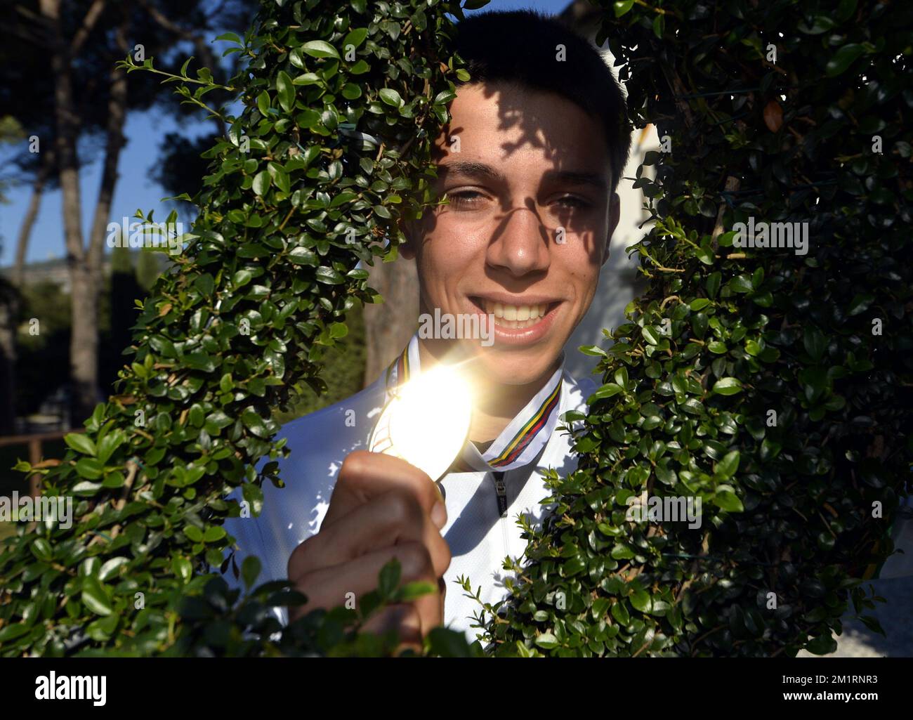 20130924 - FIRENZE, ITALY: Igor Decraene poses with his gold medal ...