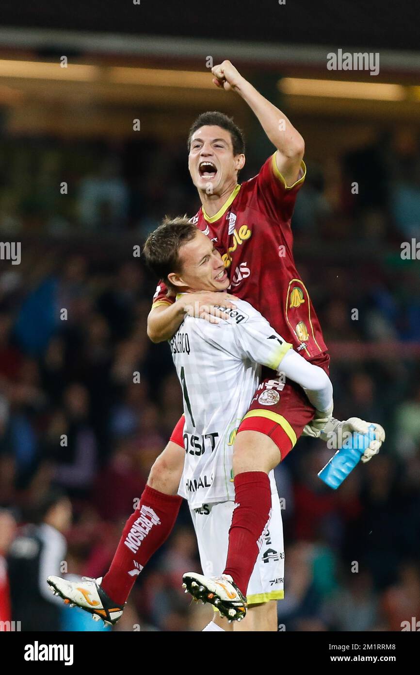 Essevee's goalkeeper Sammy Bossut and Essevee's Steve Colpaert ...