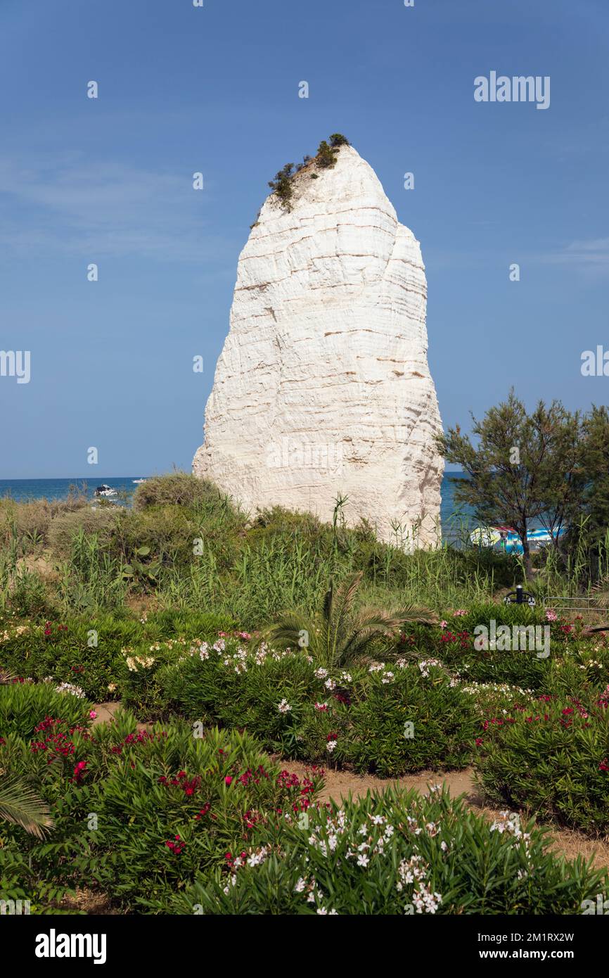 Gargano puglia cliffs hi-res stock photography and images - Alamy