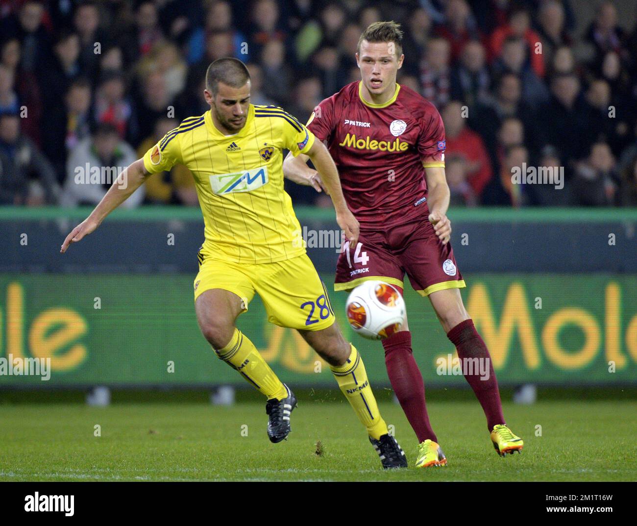 20131024 - BRUGGE, BELGIUM: Maribor's Mitja Viler and Essevee's Jens ...