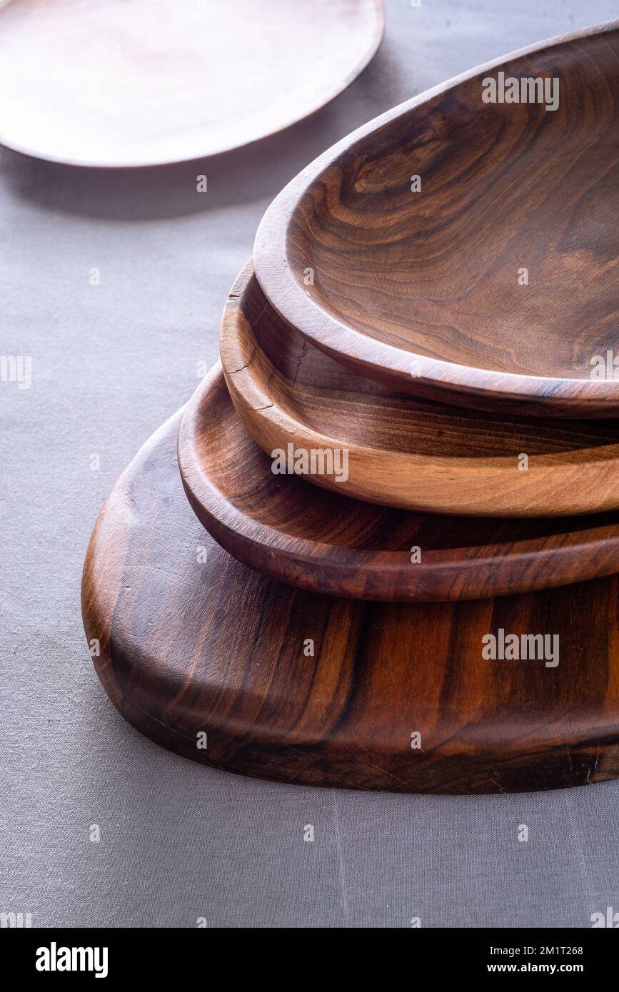 Handmade walnut round wooden pallet, wooden chopping board Empty pear ...