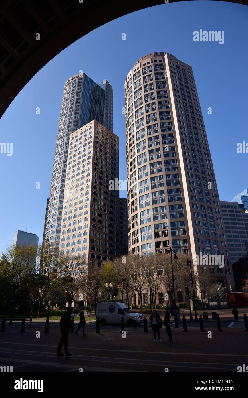 One International Place seen through Arch at Rowes Wharf, Financial ...