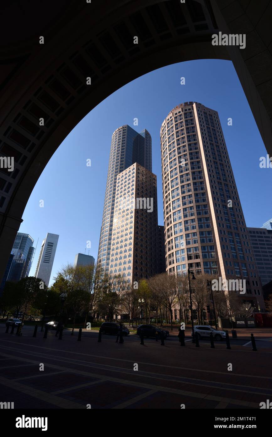 One International Place seen through Arch at Rowes Wharf, Financial ...