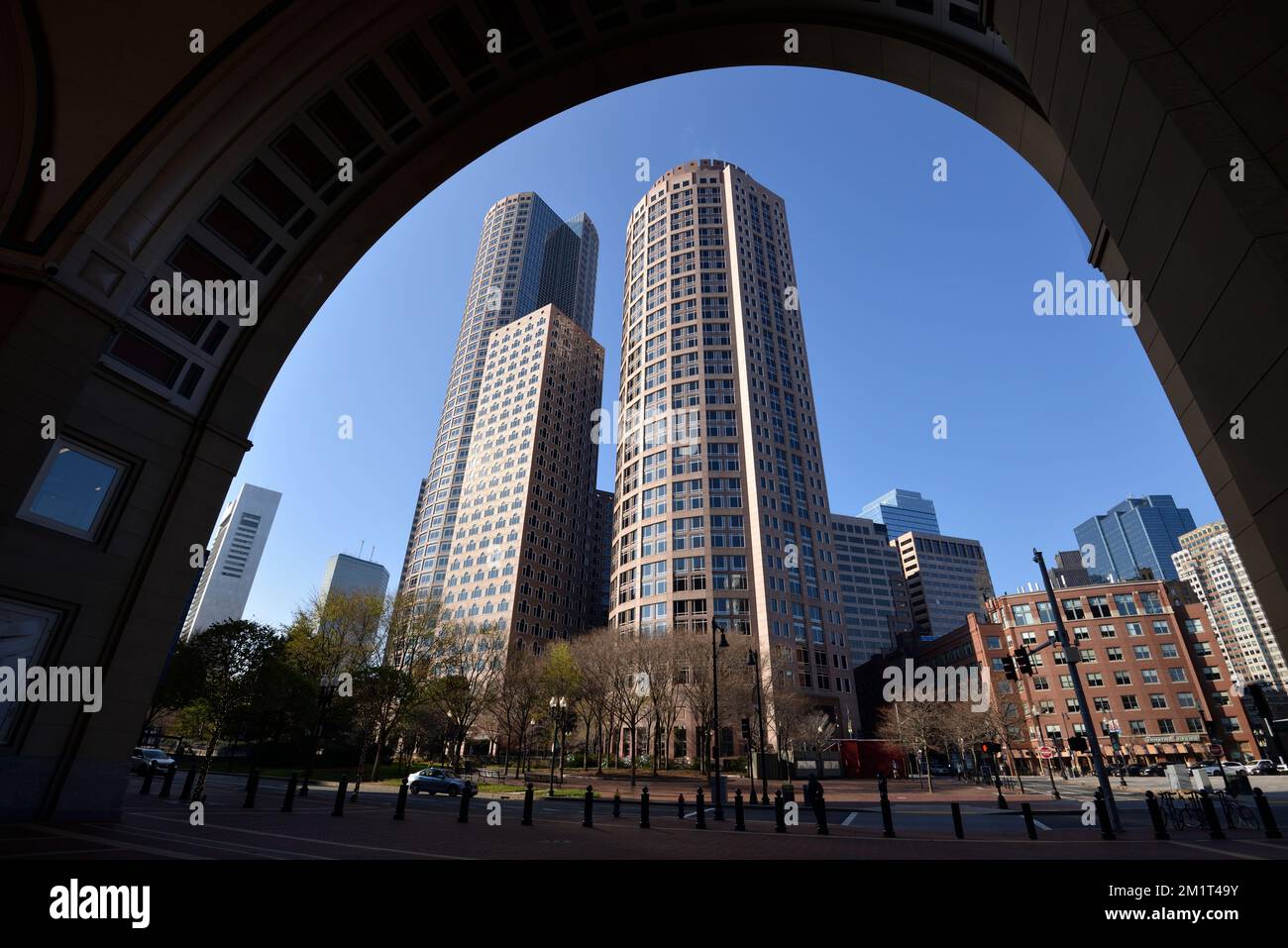 One International Place seen through Arch at Rowes Wharf, Financial ...