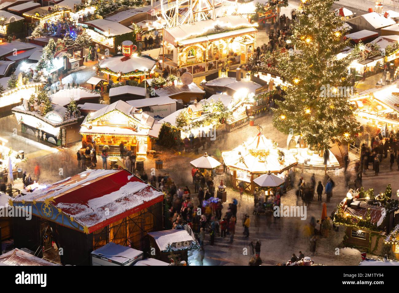 Dresden, Germany. 13th Dec, 2022. Brightly lit are the snow-covered ...