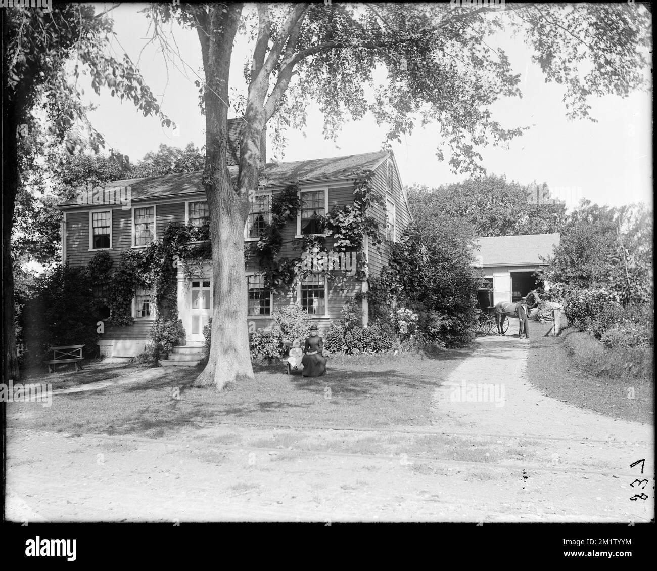 Old fashioned horse drawn carriages Black and White Stock Photos ...