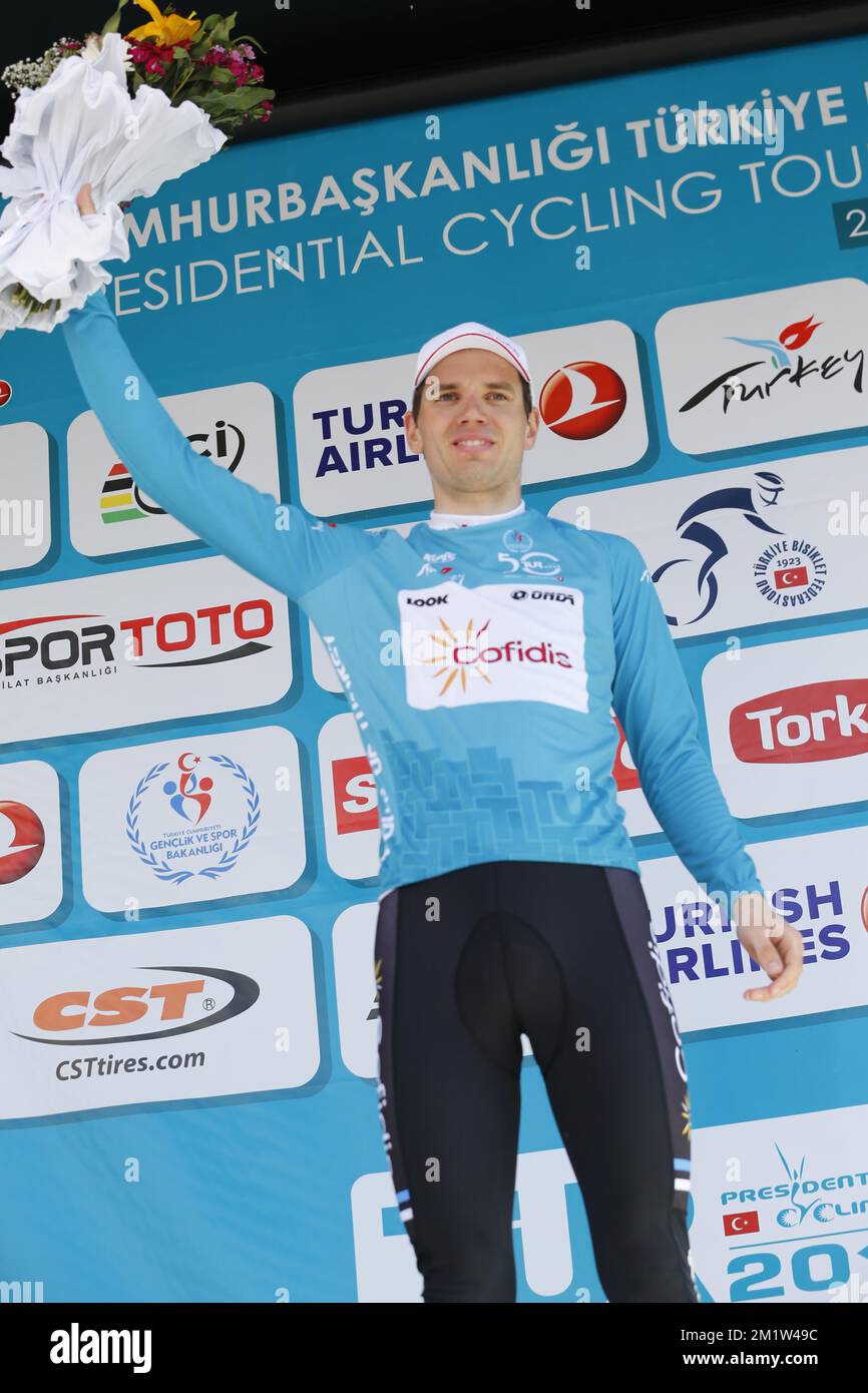 Estonian Rein Taaramae of Cofidis, general leader, celebrates on the ...