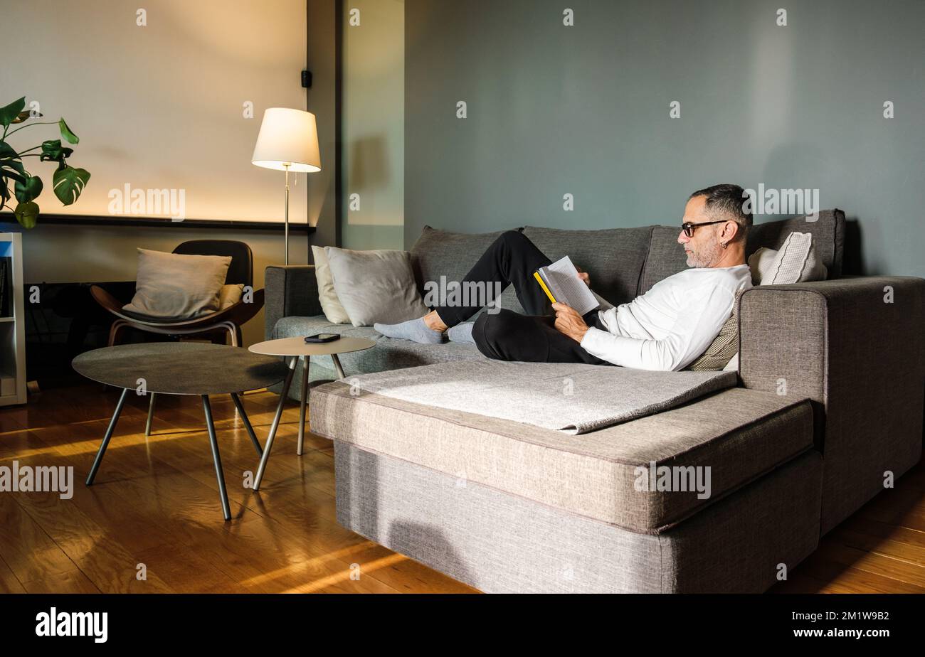 Personal reading hi-res stock photography and images - Alamy