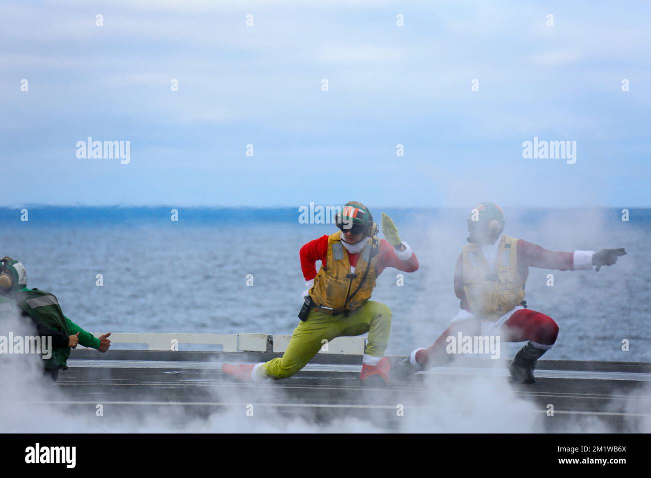 San Diego, United States. 10th Dec, 2022. U.S. Navy deck crew Lt. Cmdr ...