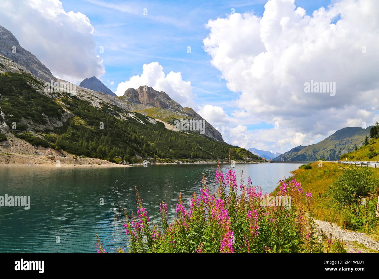 Lago lago lago lago montagne hi-res stock photography and images - Alamy