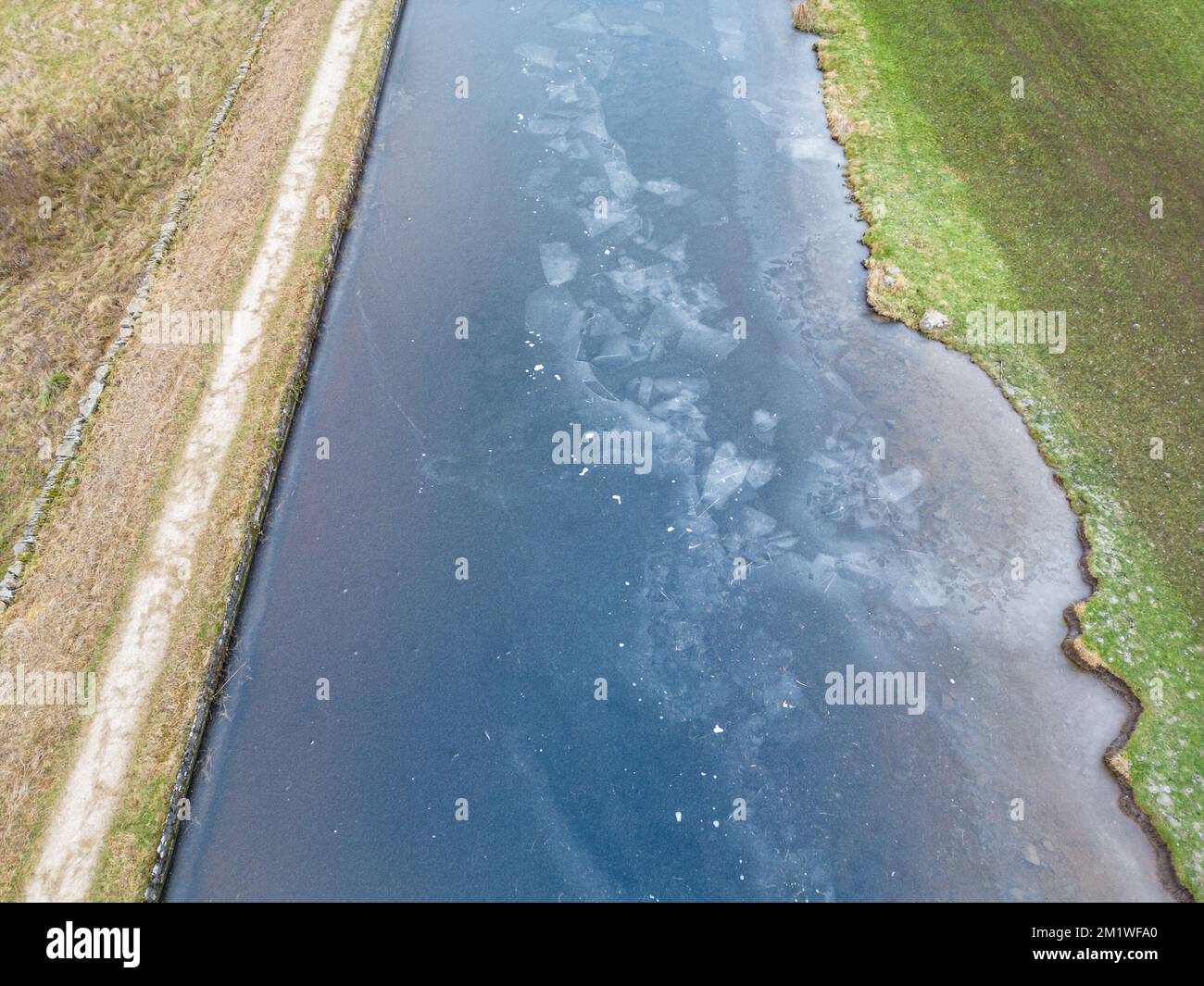 Skipton, UK. 13th December, 2022. UK Weather: Leeds Liverpool Canal is ...