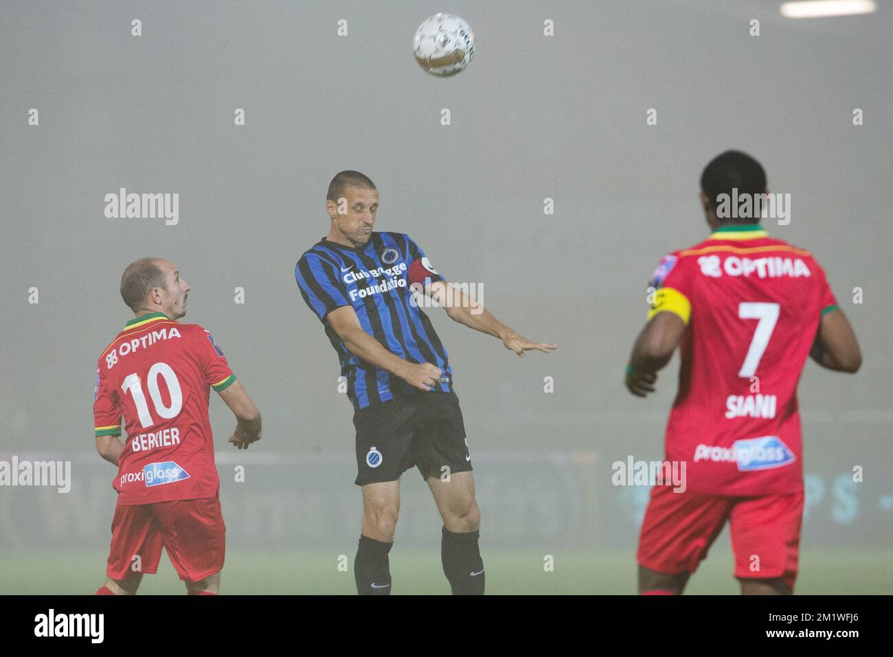 20140928 - OOSTENDE, BELGIUM: Oostende's Frank Berrier and Club's Timmy ...