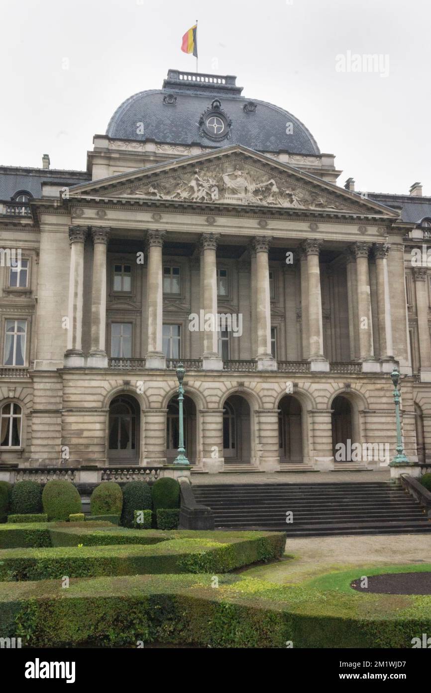 Brussels royal palace fron facade with beautiful gardens Stock Photo ...
