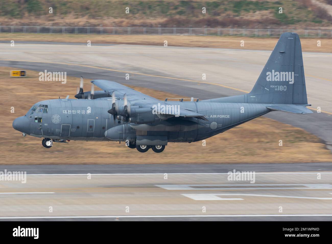 Mc 130 hercules hi-res stock photography and images - Alamy
