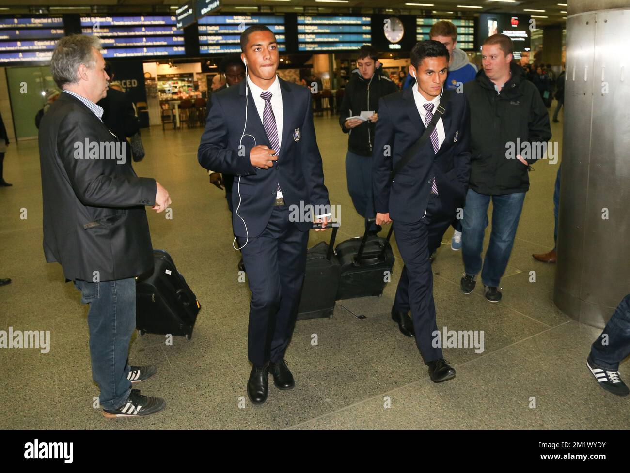 Youri tielemans arsenal hi-res stock photography and images - Alamy