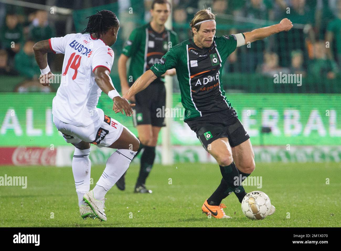 20141101 - BRUGGE, BELGIUM: Kortrijk's Landry Mulemo and Cercle's Hans ...