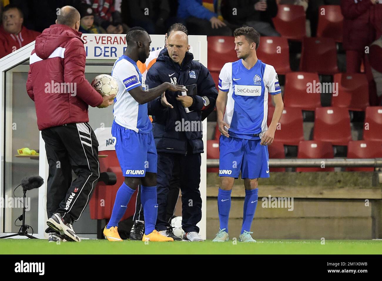 Football alex rae hi-res stock photography and images - Alamy