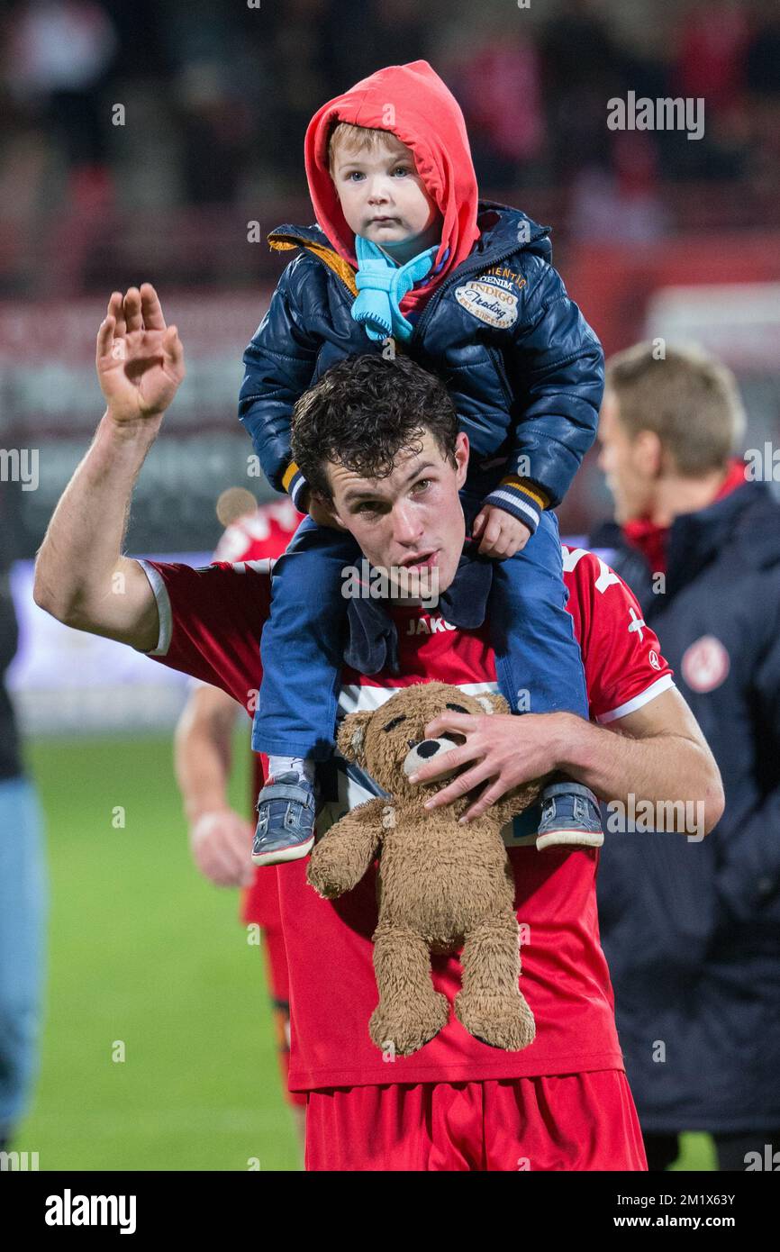 20141108 - KORTRIJK, BELGIUM: Kortrijk's Gert-Jan De Mets with his son ...