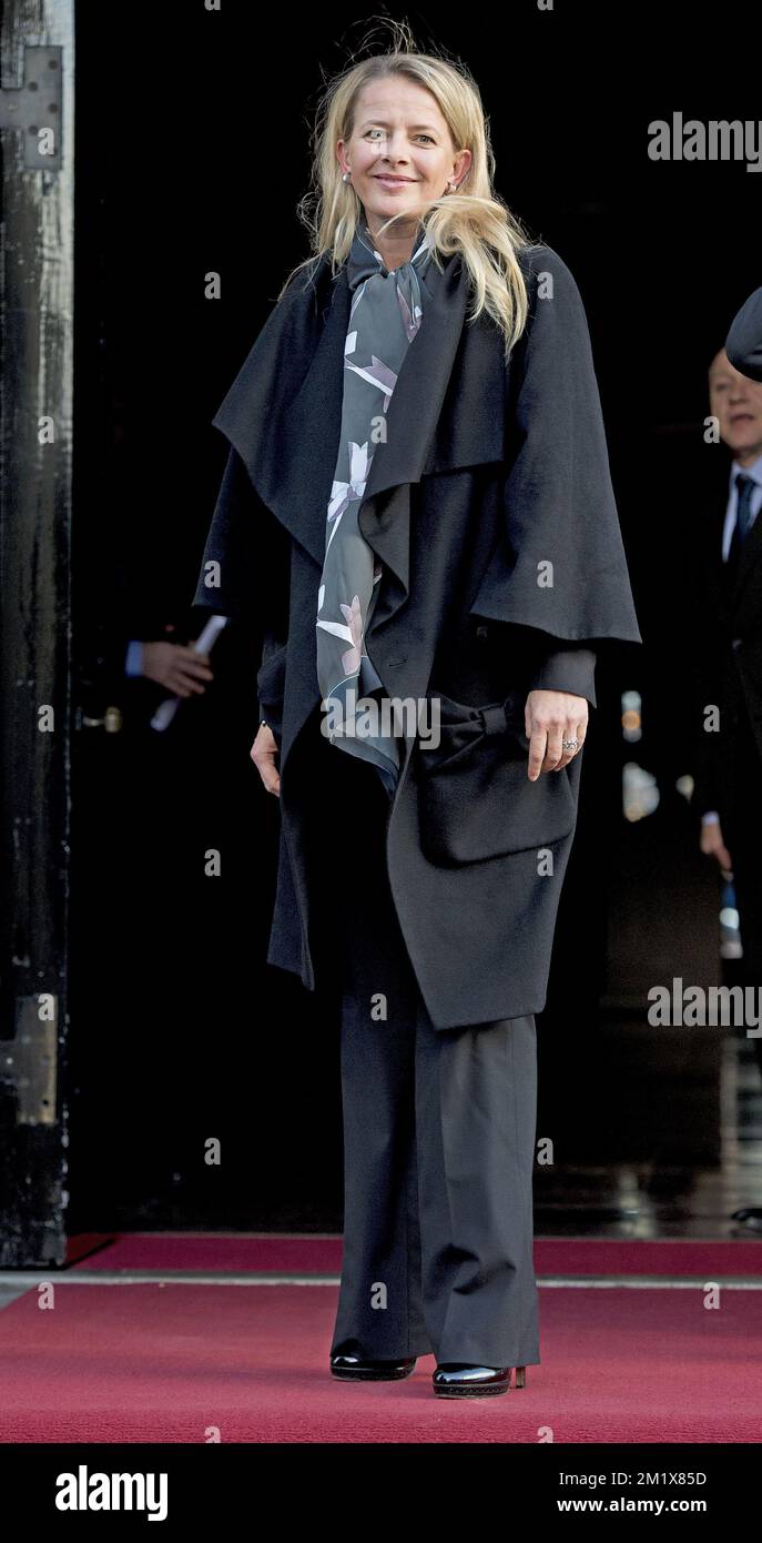 10-12-2014 AMSTERDAM - Princess Mabel Arrive at the Dam palace in ...