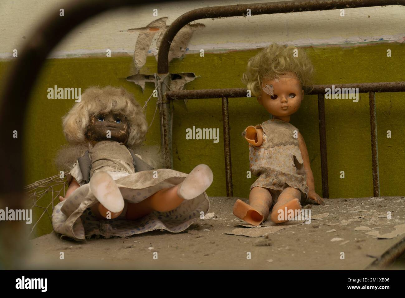 Empty dolls house hi-res stock photography and images - Alamy