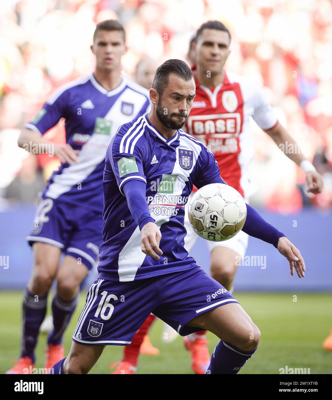 Anderlecht's Steven Defour controls the ball during the Jupiler Pro ...