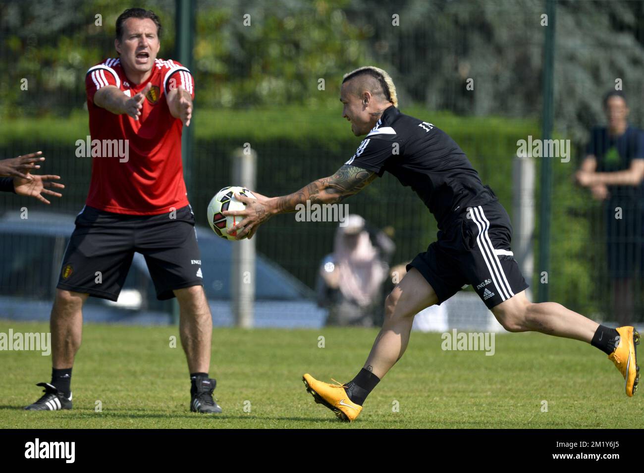 20150605 - BORDEAUX, FRANCE: Belgium's Radja Nainggolan and Belgium's ...