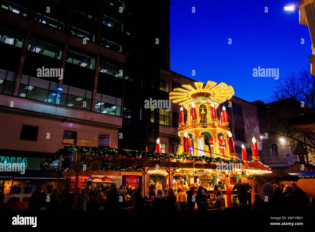 Crowded christmas market night twinkling hi-res stock photography and ...