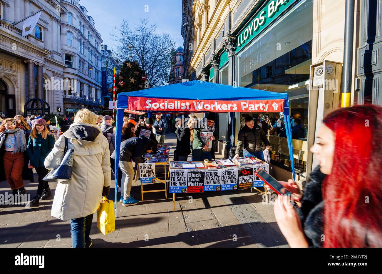 English socialist poster hi-res stock photography and images - Alamy