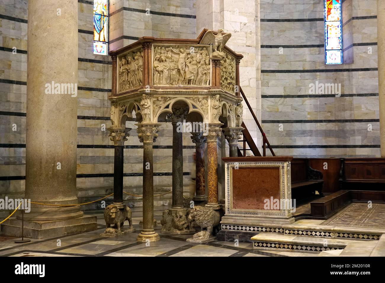 pulpit, interior, Battistero di San Giovanni, Baptistery, Piazza dei ...