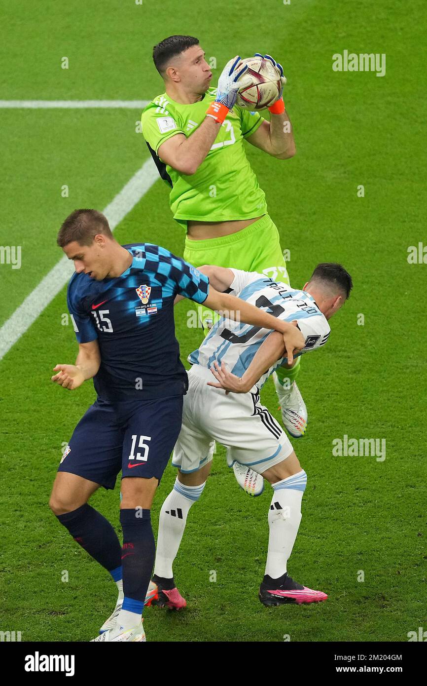 Lusail, Qatar. 13th Dec, 2022. Emiliano Martinez (above), goalkeeper of ...