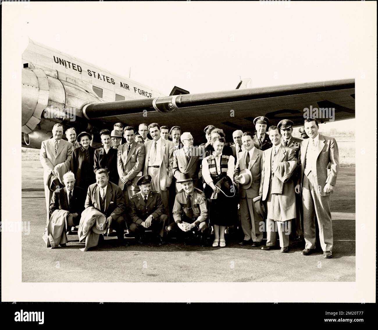Briefing at Headquarters 32nd Air Division , Civil defense. Records of ...