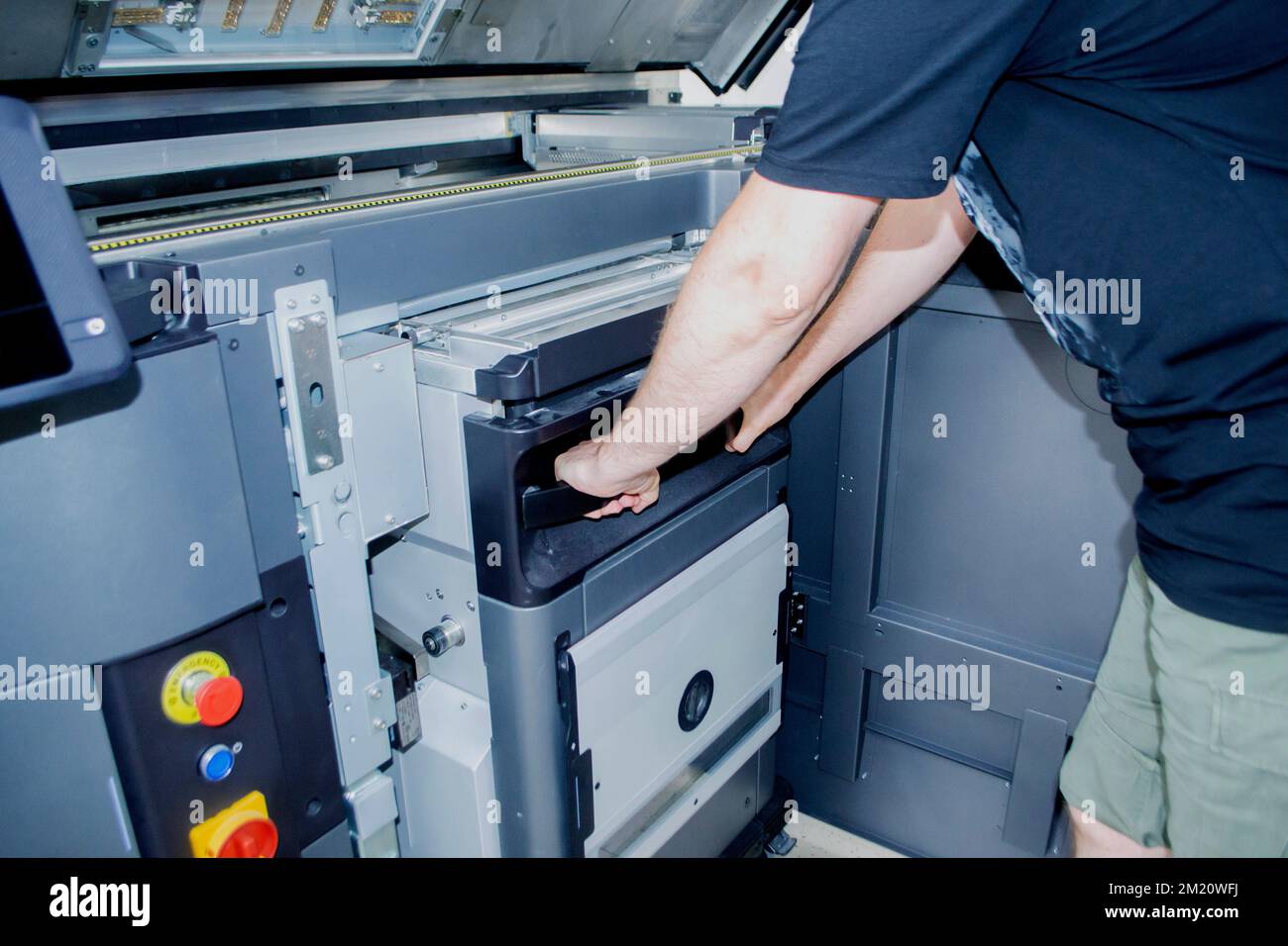 The worker moves the working camera of the 3D printer into the 3D ...