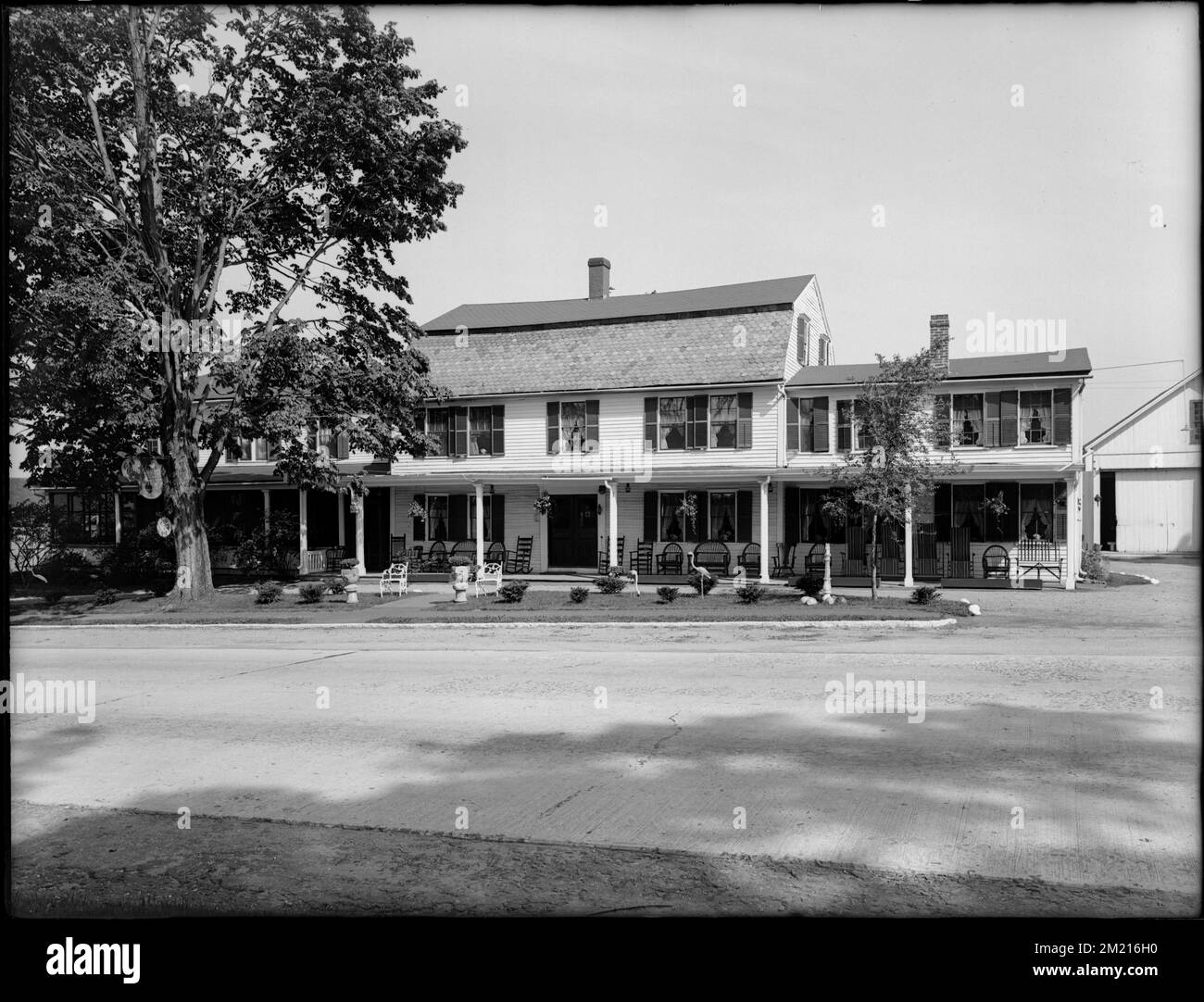 Brookfield Inn with 1/2 garage, Brookfield, Mass. , Taverns Inns ...
