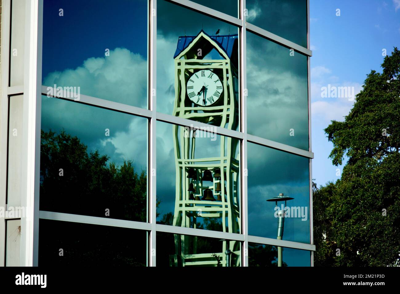 Mirror clock face hi-res stock photography and images - Alamy