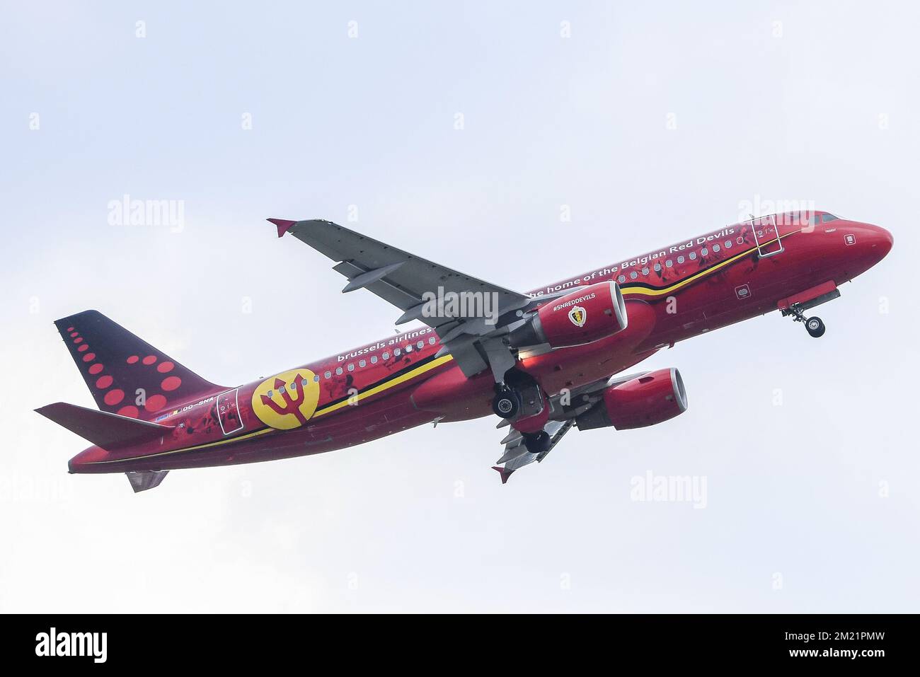 Plane france national soccer team hi-res stock photography and images ...