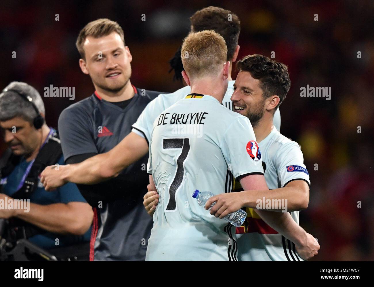Belgium's goalkeeper Jean-Francois Gillet, Belgium's Kevin De Bruyne ...