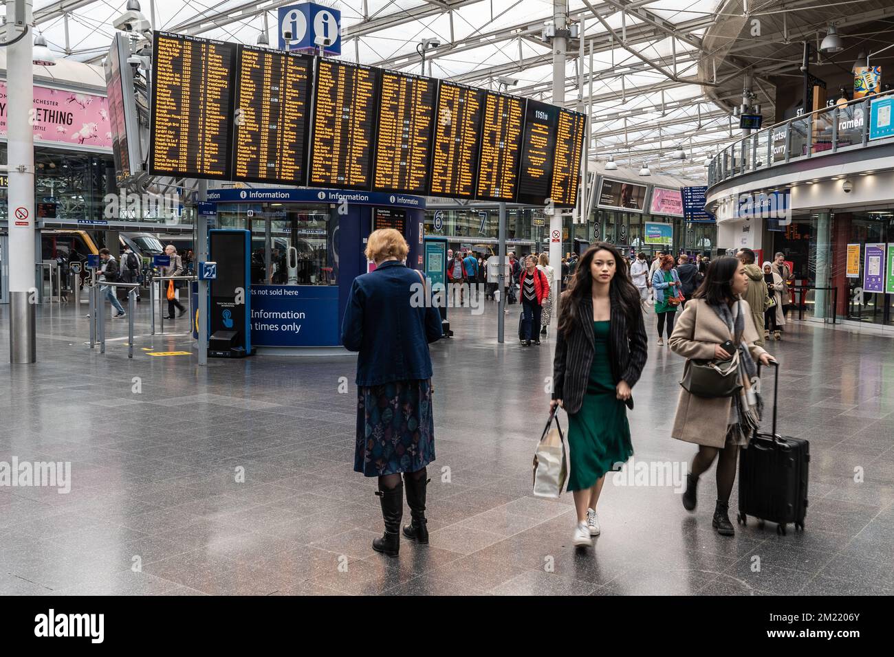 Manchester piccadilly interior hi-res stock photography and images - Alamy