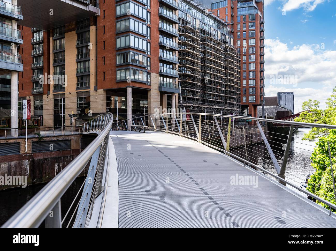 Bridges and buildings hi-res stock photography and images - Alamy