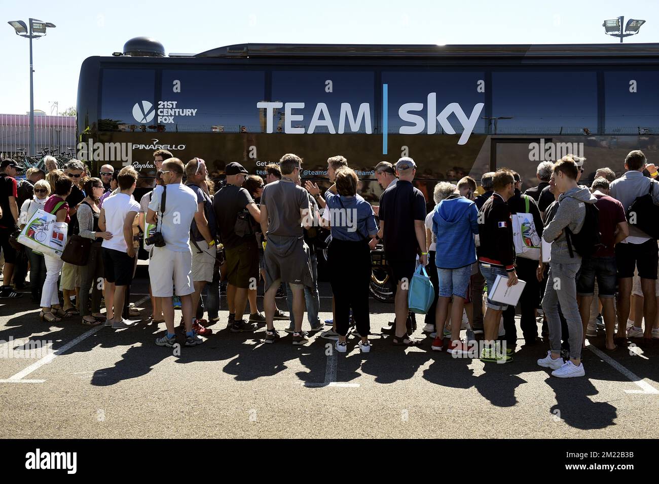 Team bus cycling hi-res stock photography and images - Alamy