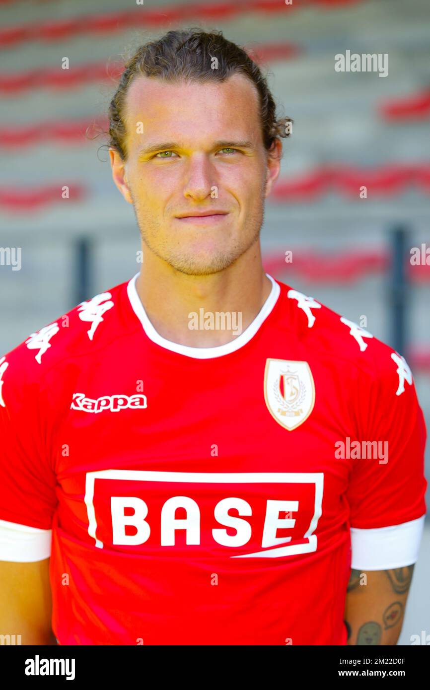 Standard's Alexander Scholz poses during the 2016-2017 season photo ...